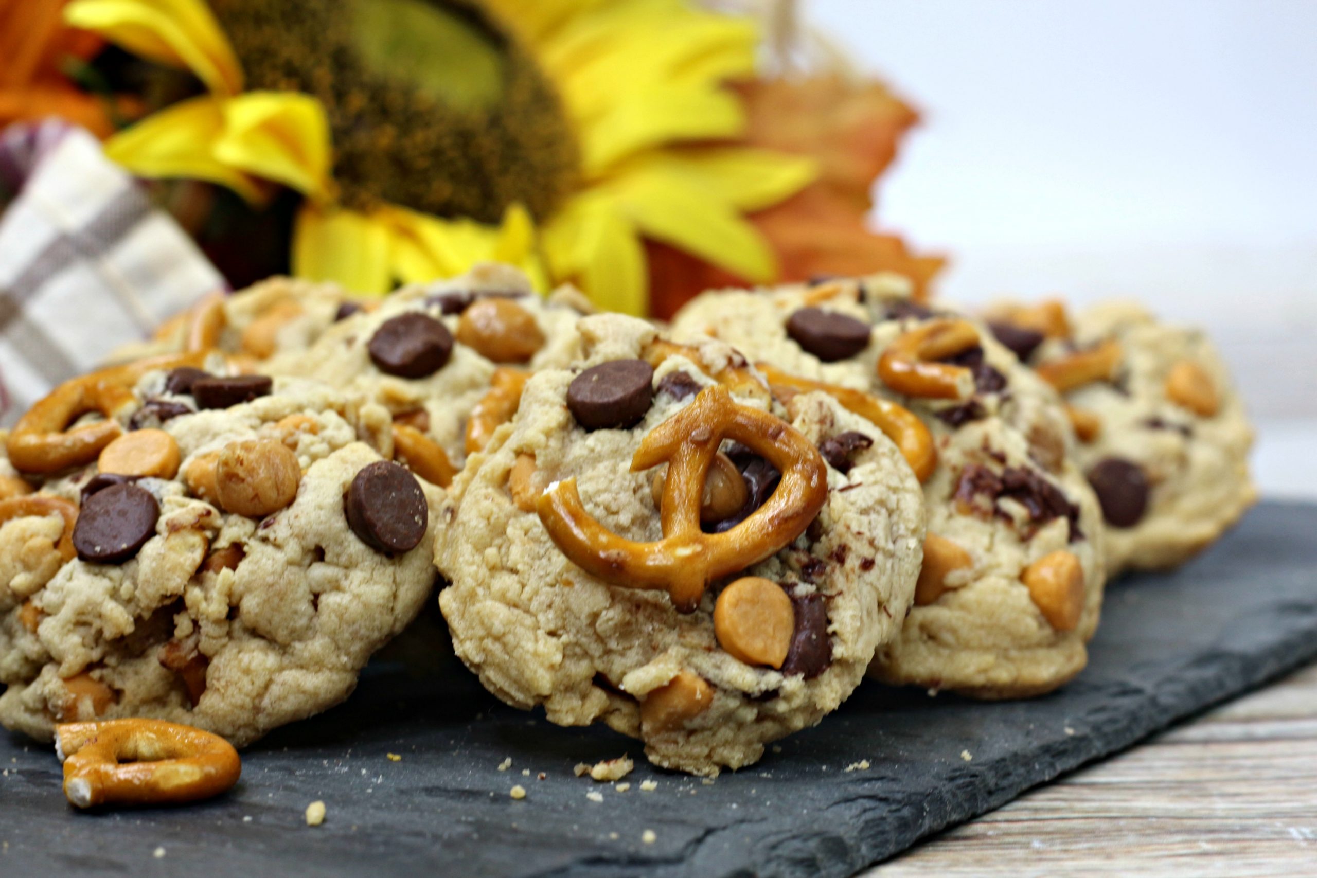 Sea salt caramel pretzel cookies – From Gate To Plate